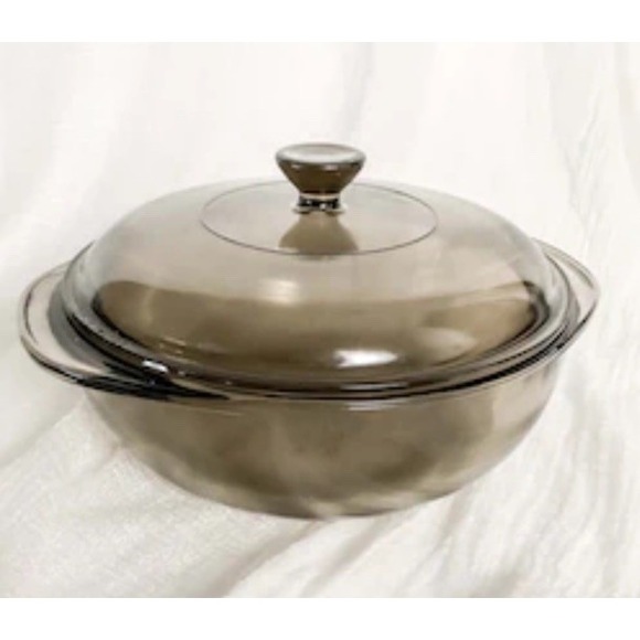 Pyrex | Kitchen | Vtg Round Pyrex Amber Glass 2l Casserole Dish 24 W ...